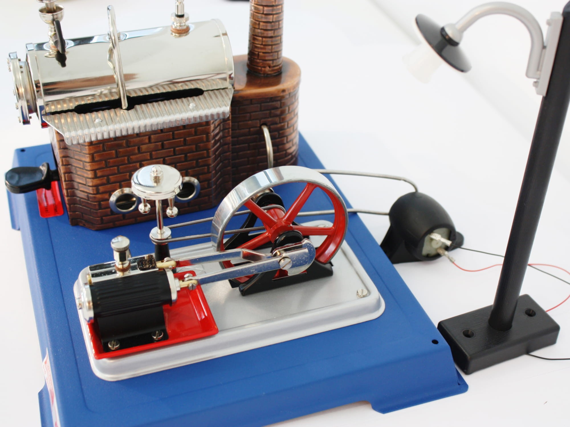 D105 - steam engine with dynamo and LED lantern gamahobby.eu
